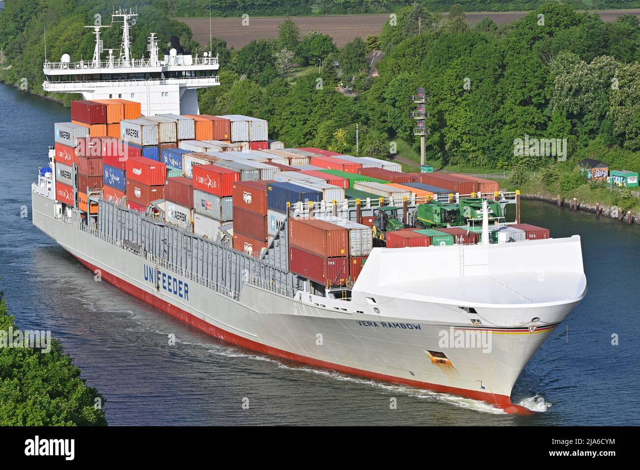 Containerfeeder VERA RAMBOW Stock Photo - Alamy