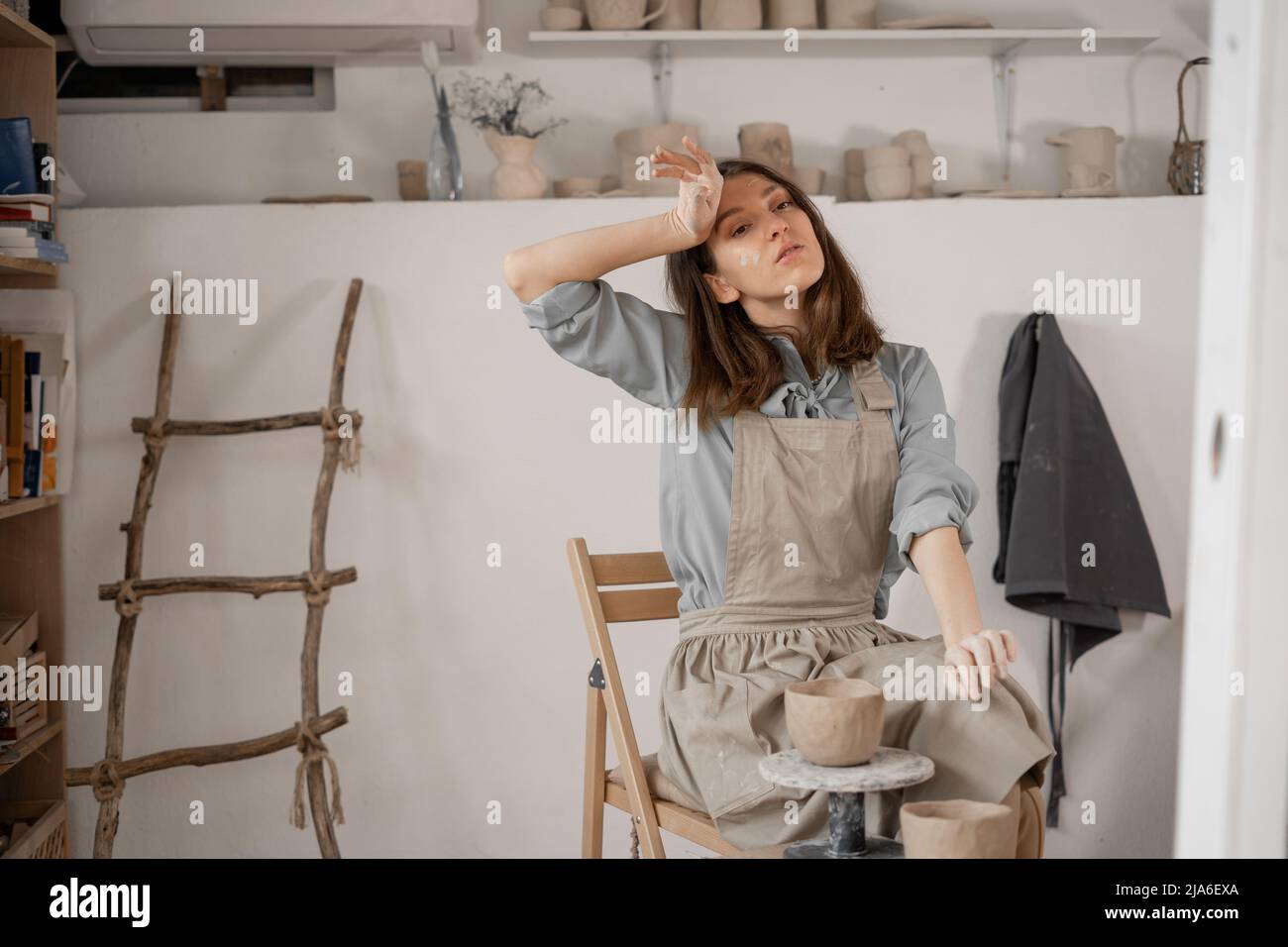 Female potter forms clay hi-res stock photography and images - Alamy