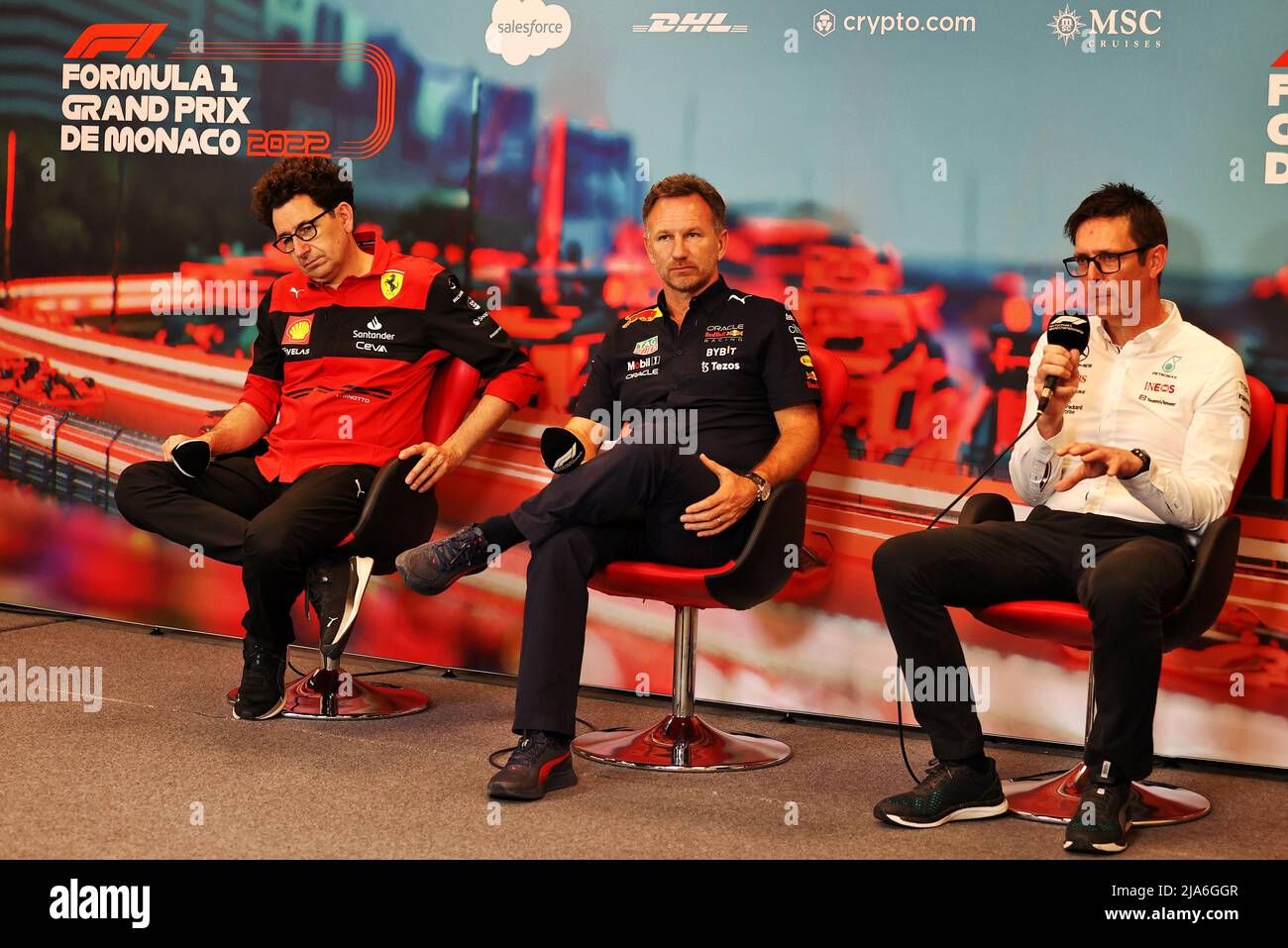 (L to R): Mattia Binotto (ITA) Ferrari Team Principal; Christian Horner ...
