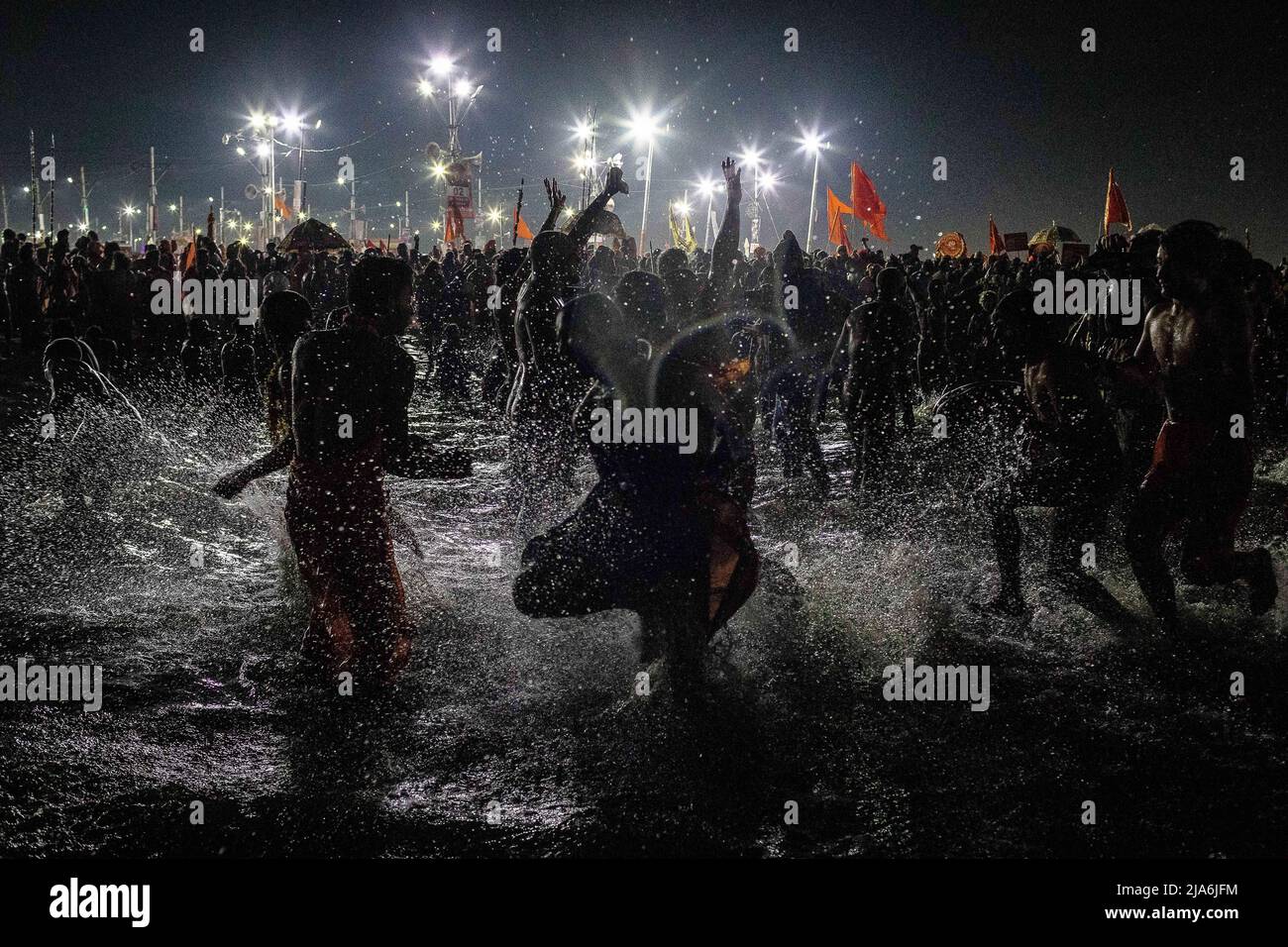 Prayagraj, Uttar Pradesh, India. 10th Feb, 2019. A crowd of pilgrims ...