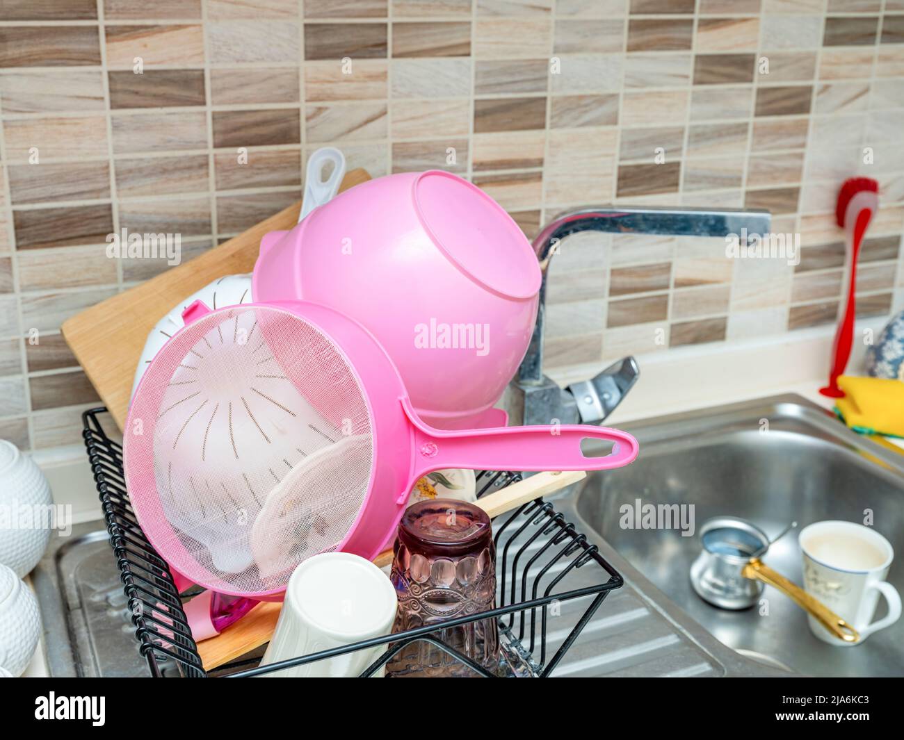empty kitchen background front view Stock Photo - Alamy