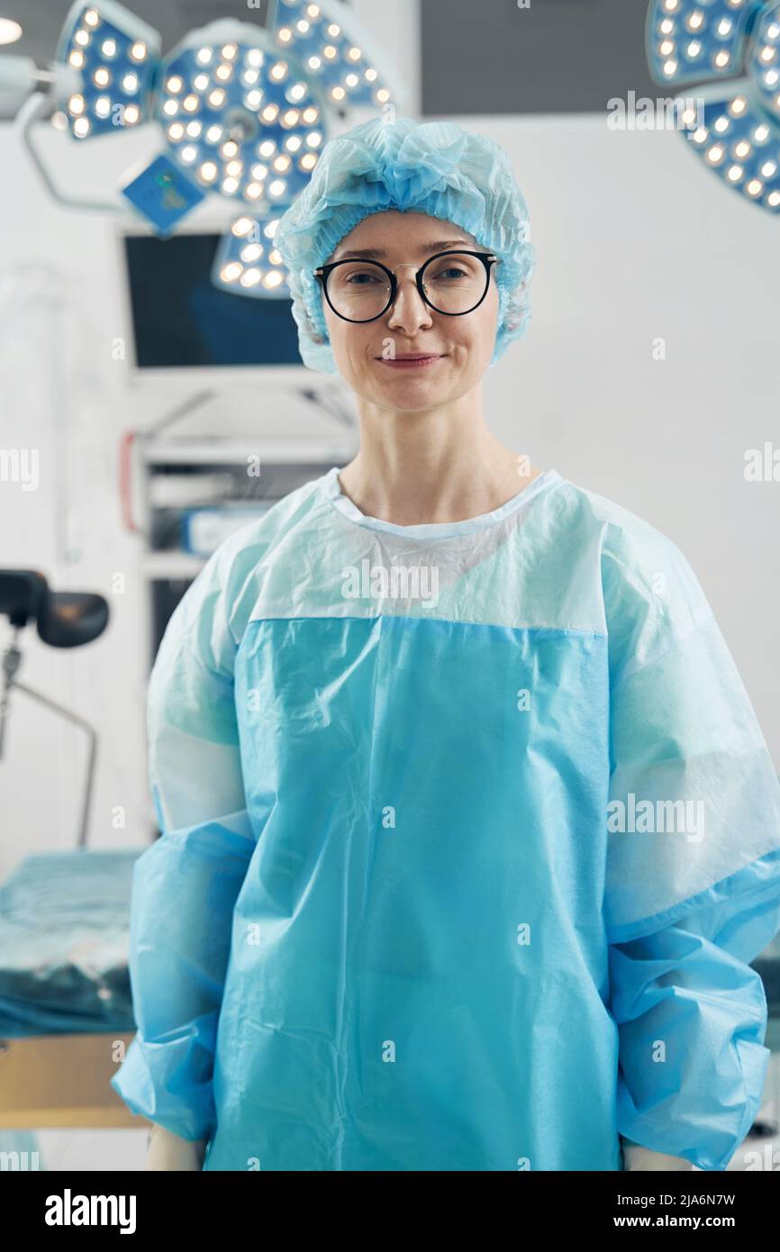 Nurse in operation room staring at camera with smile Stock Photo - Alamy