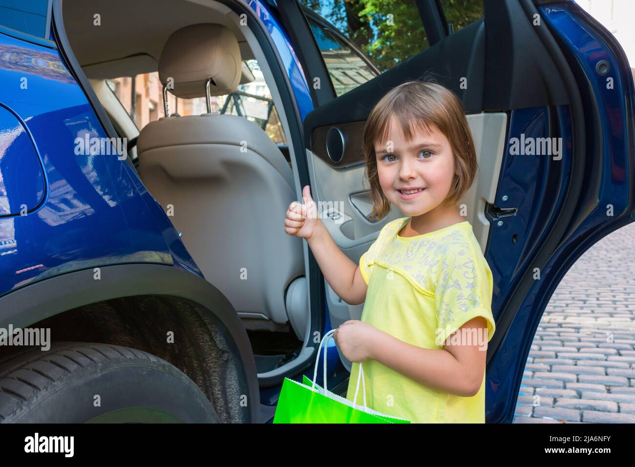Child and car hi-res stock photography and images - Alamy