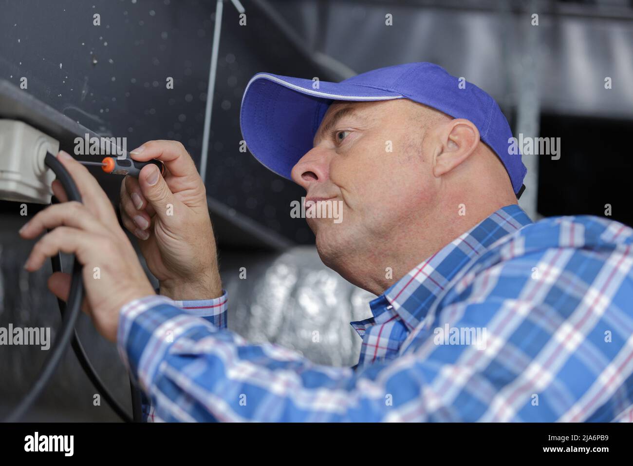 Connecting power cable hi-res stock photography and images - Alamy
