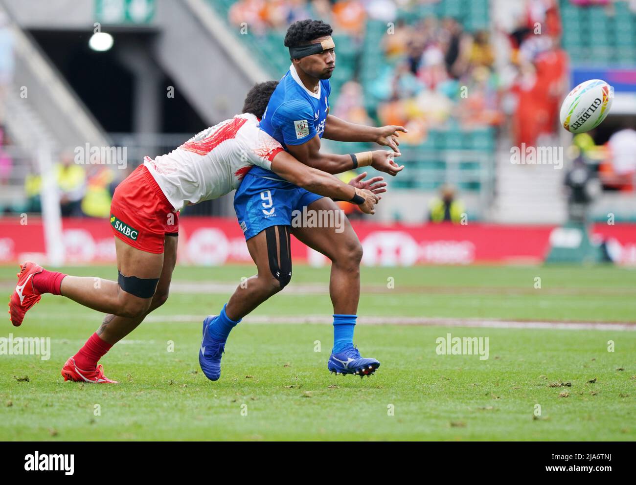 Samoa's Faafoi Falaniko (right) and Japan's Sitaleki Taufa Amkisi (left ...