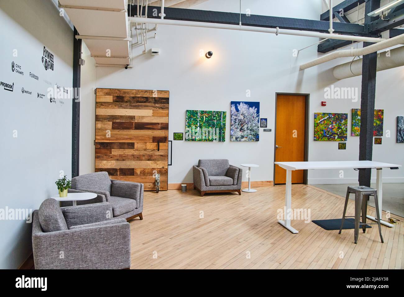 Coworking office space with seating and table Stock Photo - Alamy