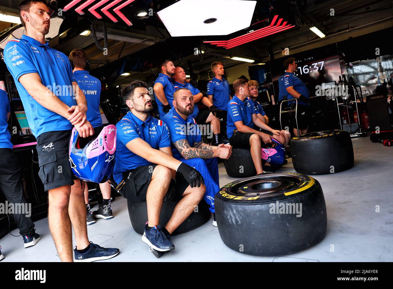 Alpine f1 mechanics hi-res stock photography and images - Alamy