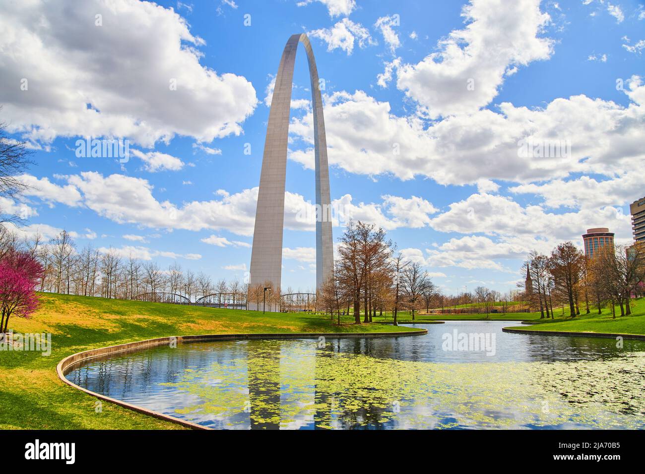 Downtown gateway arch buildings hi-res stock photography and images - Alamy