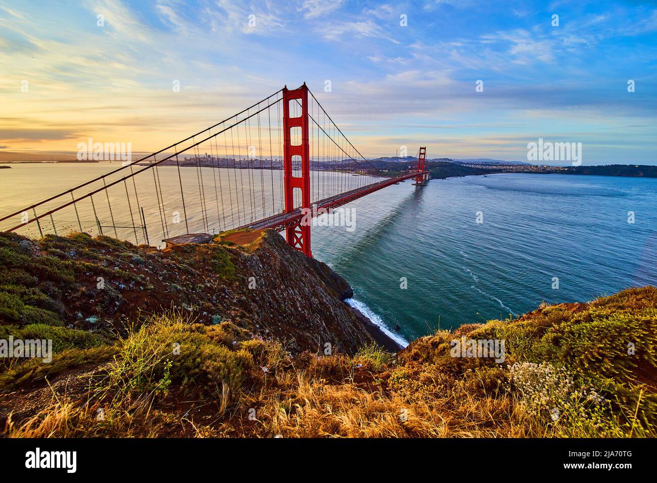 Golden Gate Bridge iconic American bridge at sunrise Stock Photo - Alamy