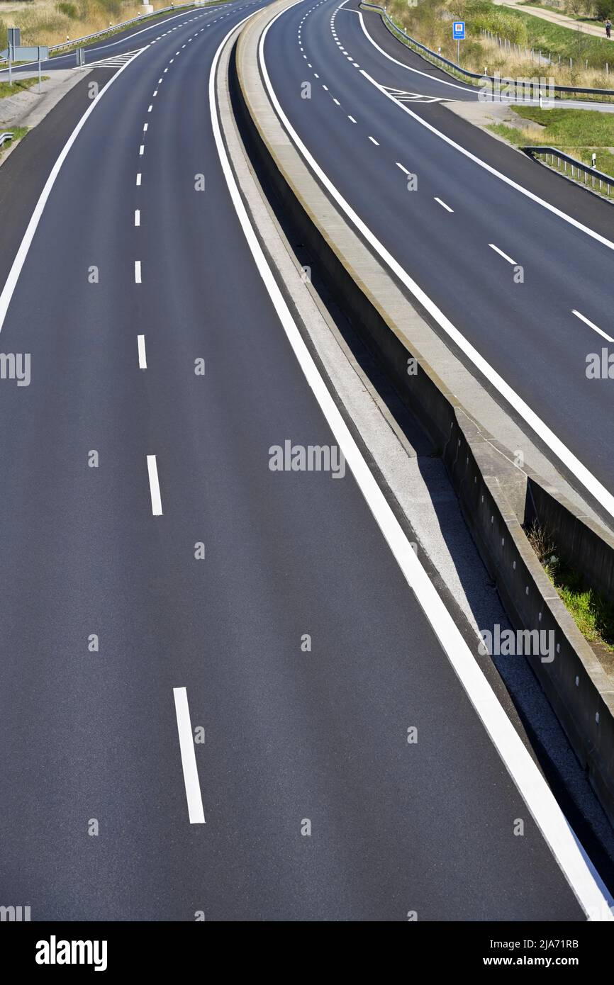 Leere autobahnen hi-res stock photography and images - Alamy