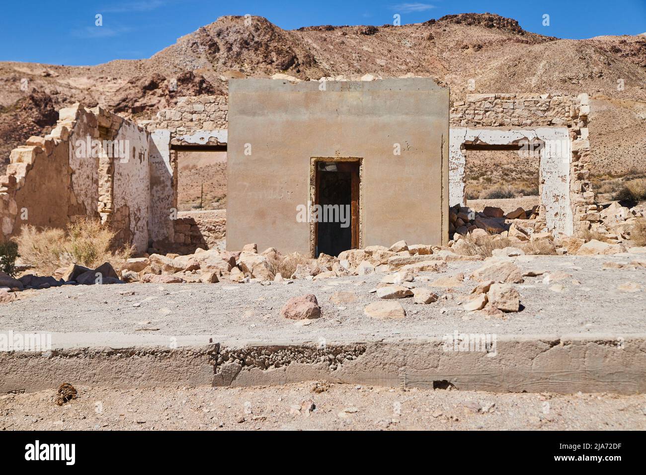 Ghost town abandoned structures in desert Stock Photo - Alamy