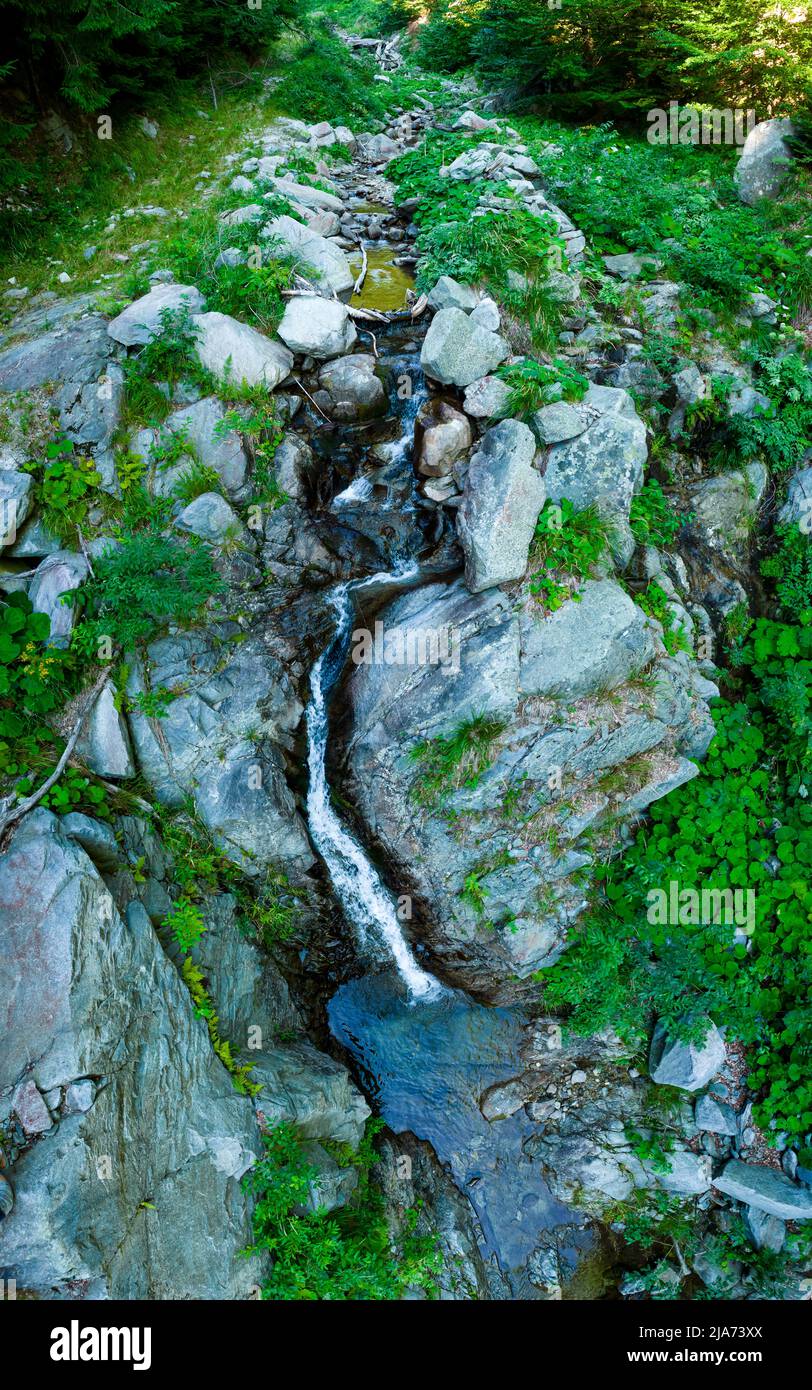 Waterfall surrounded by boulders hi-res stock photography and images ...