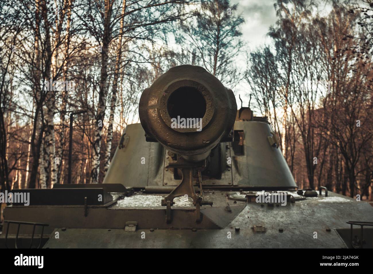 Russian tank cannon front view close up Stock Photo - Alamy