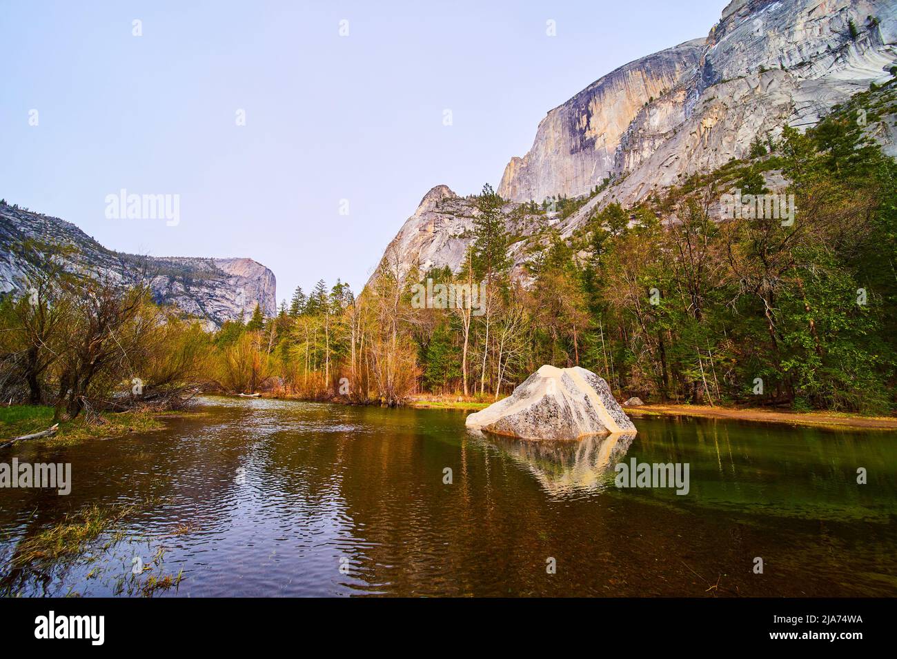 Lakeside boulder hi-res stock photography and images - Alamy