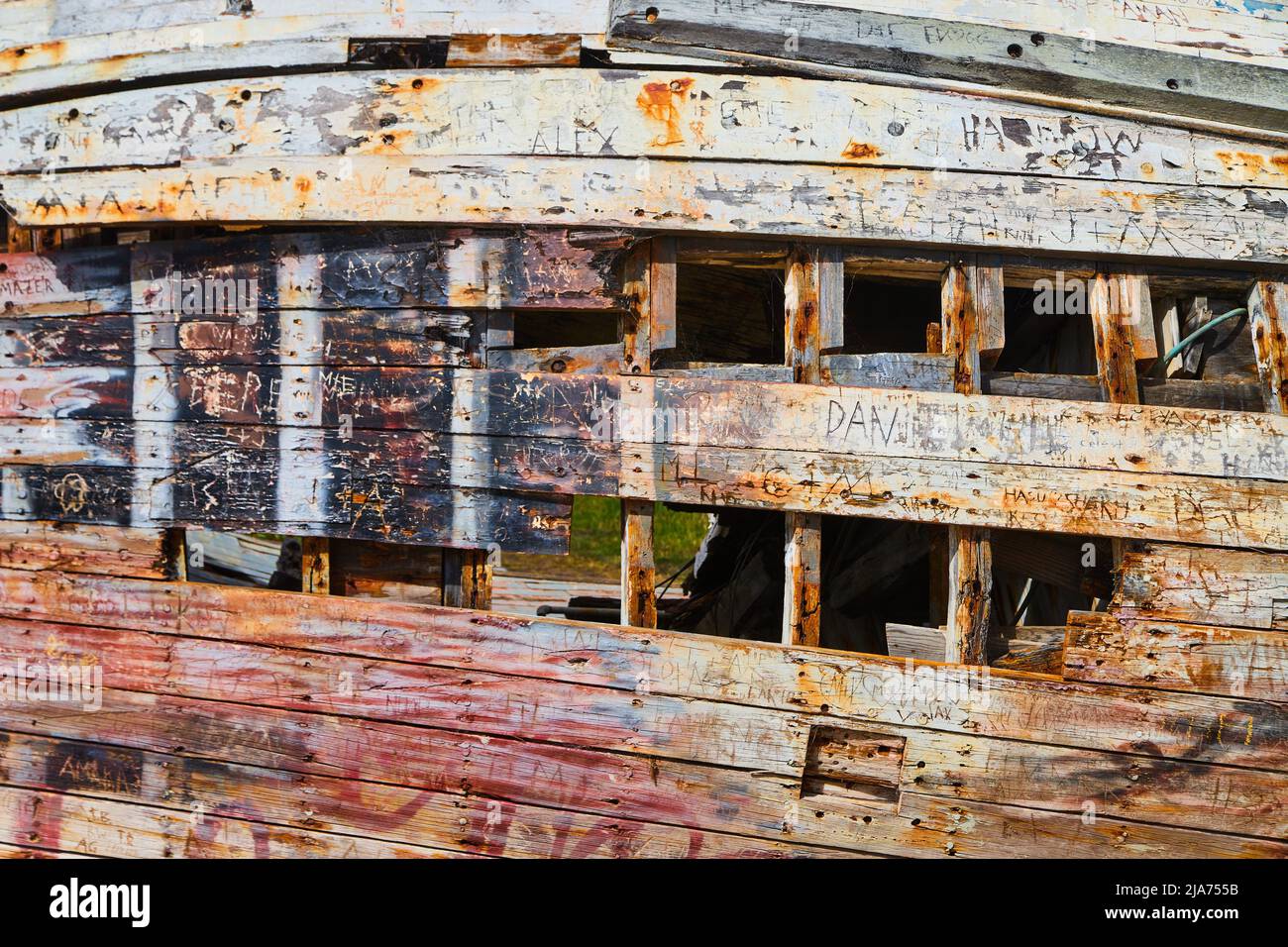 Falling apart boat hi-res stock photography and images - Alamy