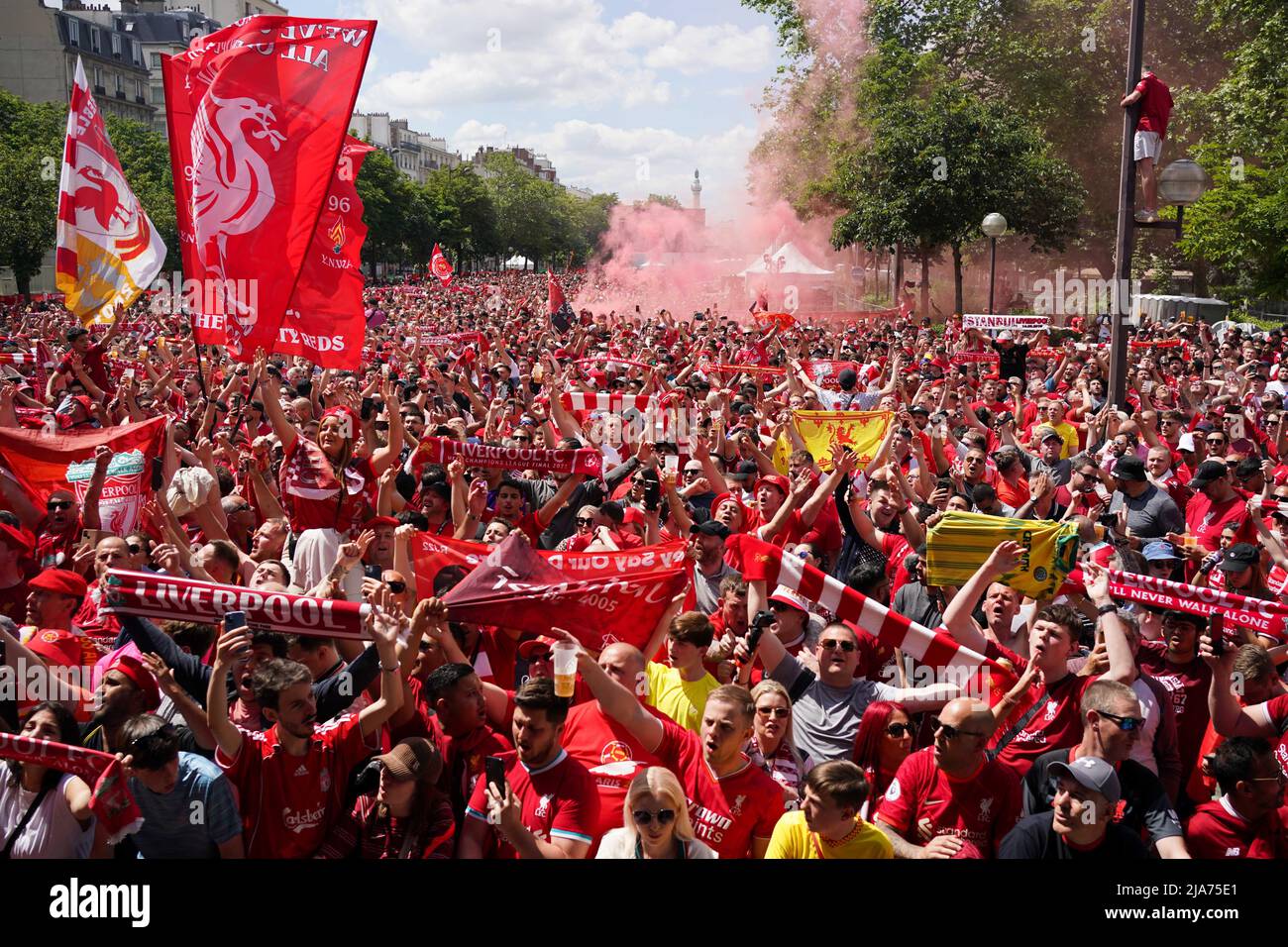 Thousands of Liverpool supporters in a fan zone in Paris, ahead of the ...