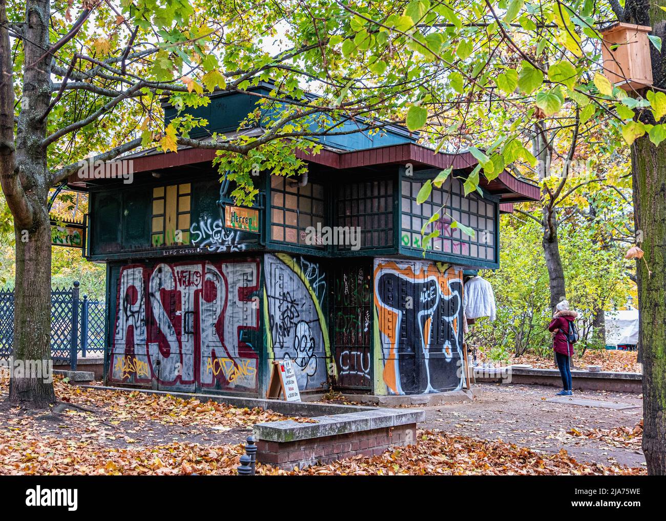 Graffiti wc lavatory exterior hi-res stock photography and images - Alamy