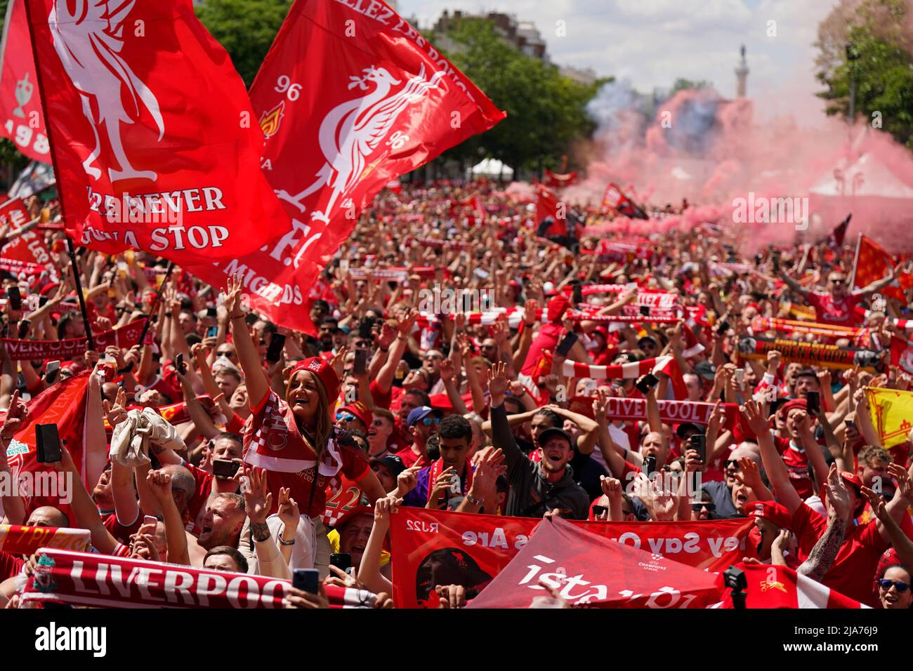 Thousands of Liverpool supporters in a fan zone in Paris, ahead of the ...