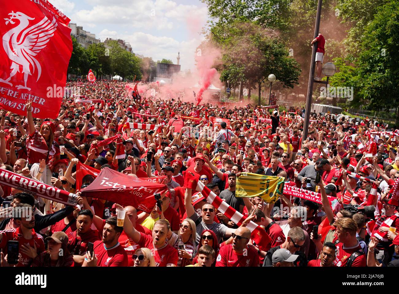 Thousands of Liverpool supporters in a fan zone in Paris, ahead of the ...