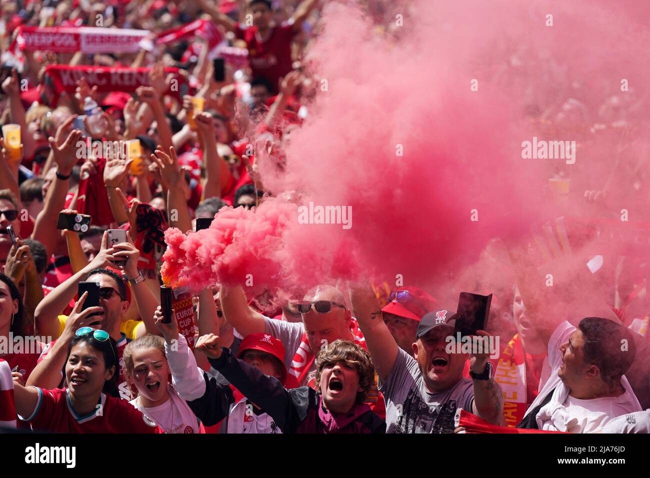 Thousands of Liverpool supporters in a fan zone in Paris, ahead of the ...