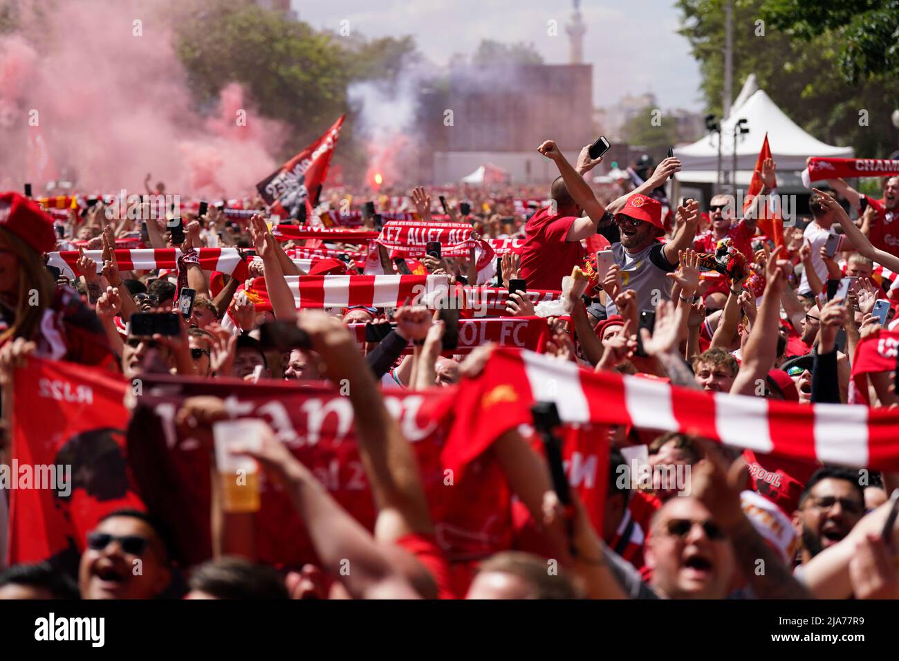 Thousands of Liverpool supporters in a fan zone in Paris, ahead of the ...