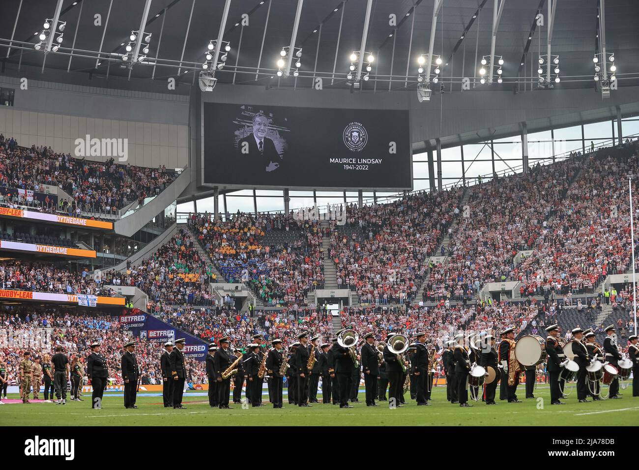 A minutes applause in memory of Maurice Lindsay 1941-2022 Stock Photo ...