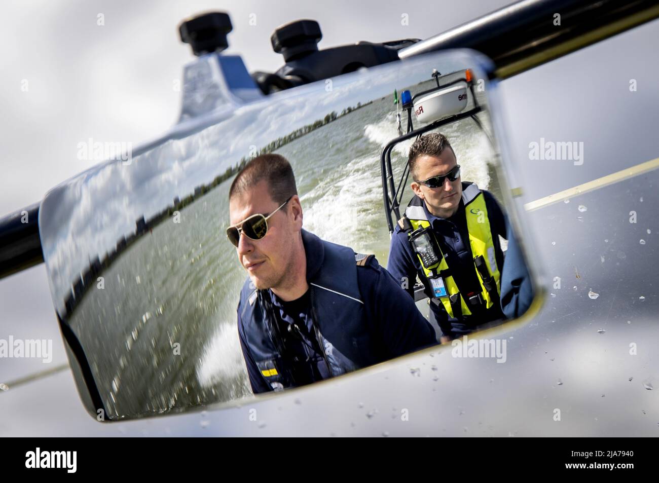 2022-05-28 14:19:50 AMSTERDAM - Rijkswaterstaat employees during an ...