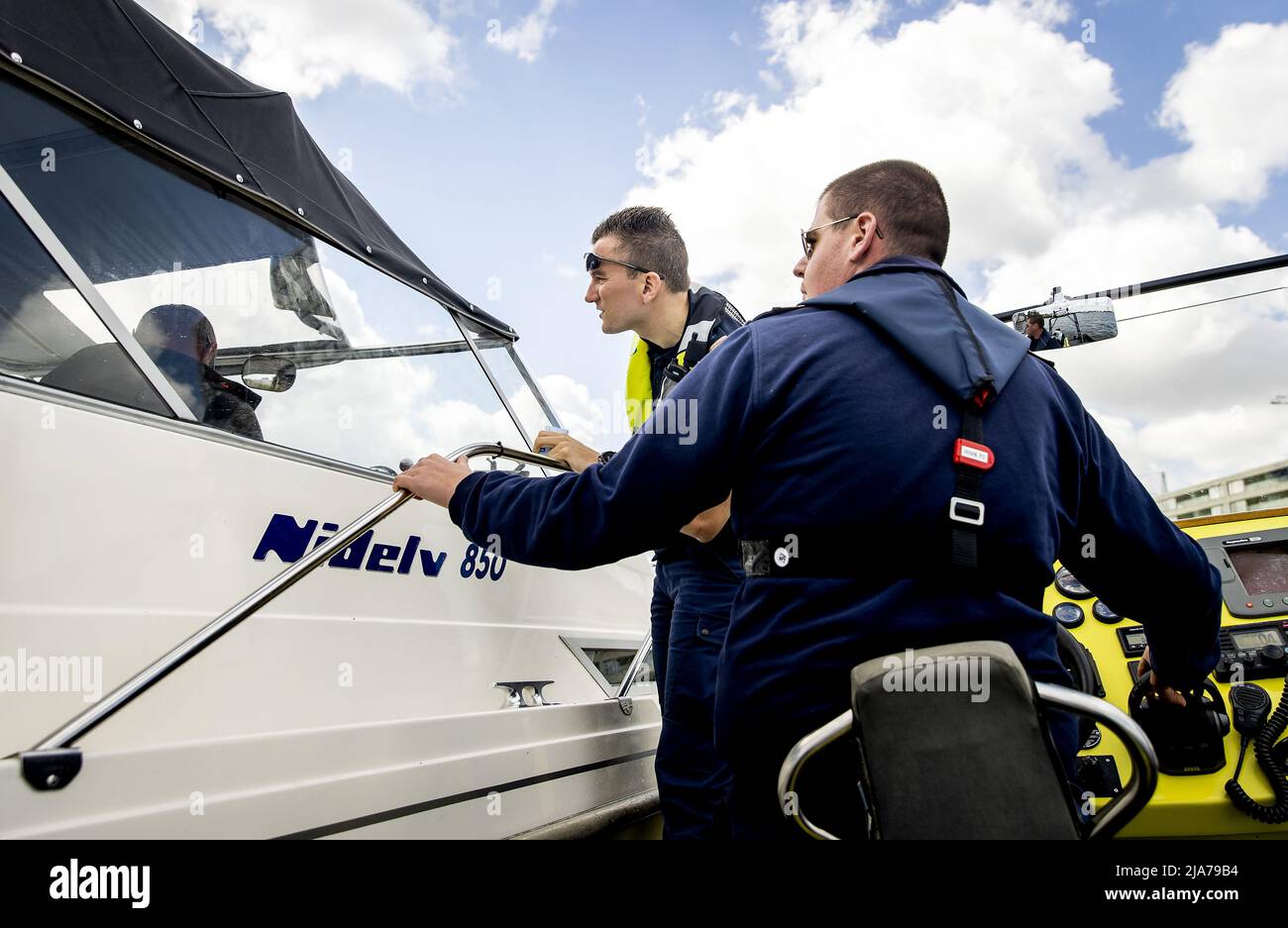 Handhaving uniform hi-res stock photography and images - Alamy