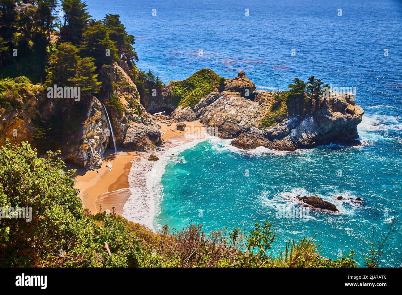 Hidden ocean cove leads to beautiful waterfall on sandy beaches Stock ...