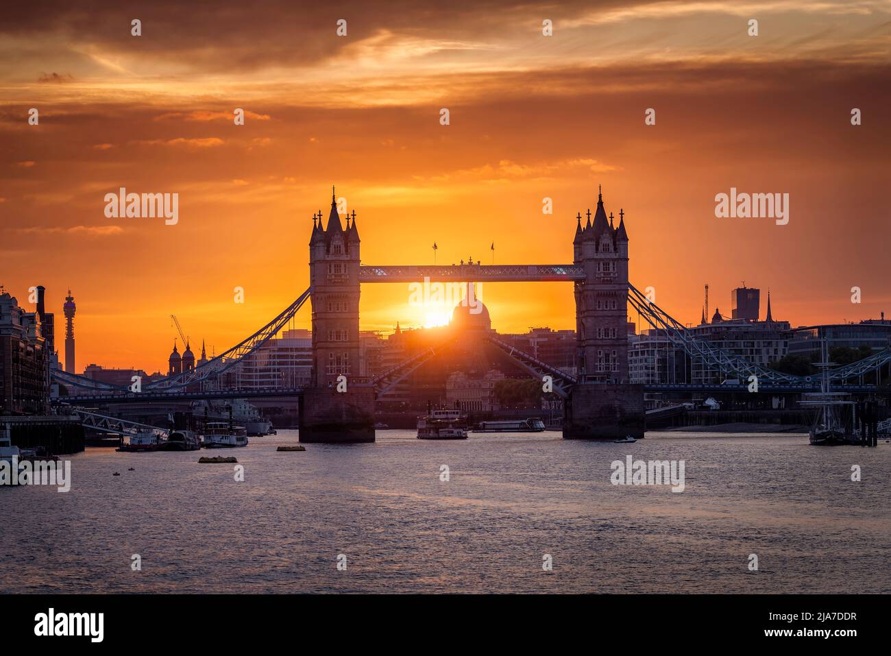 Beautiful sunset view of the Tower Bridge of London Stock Photo - Alamy