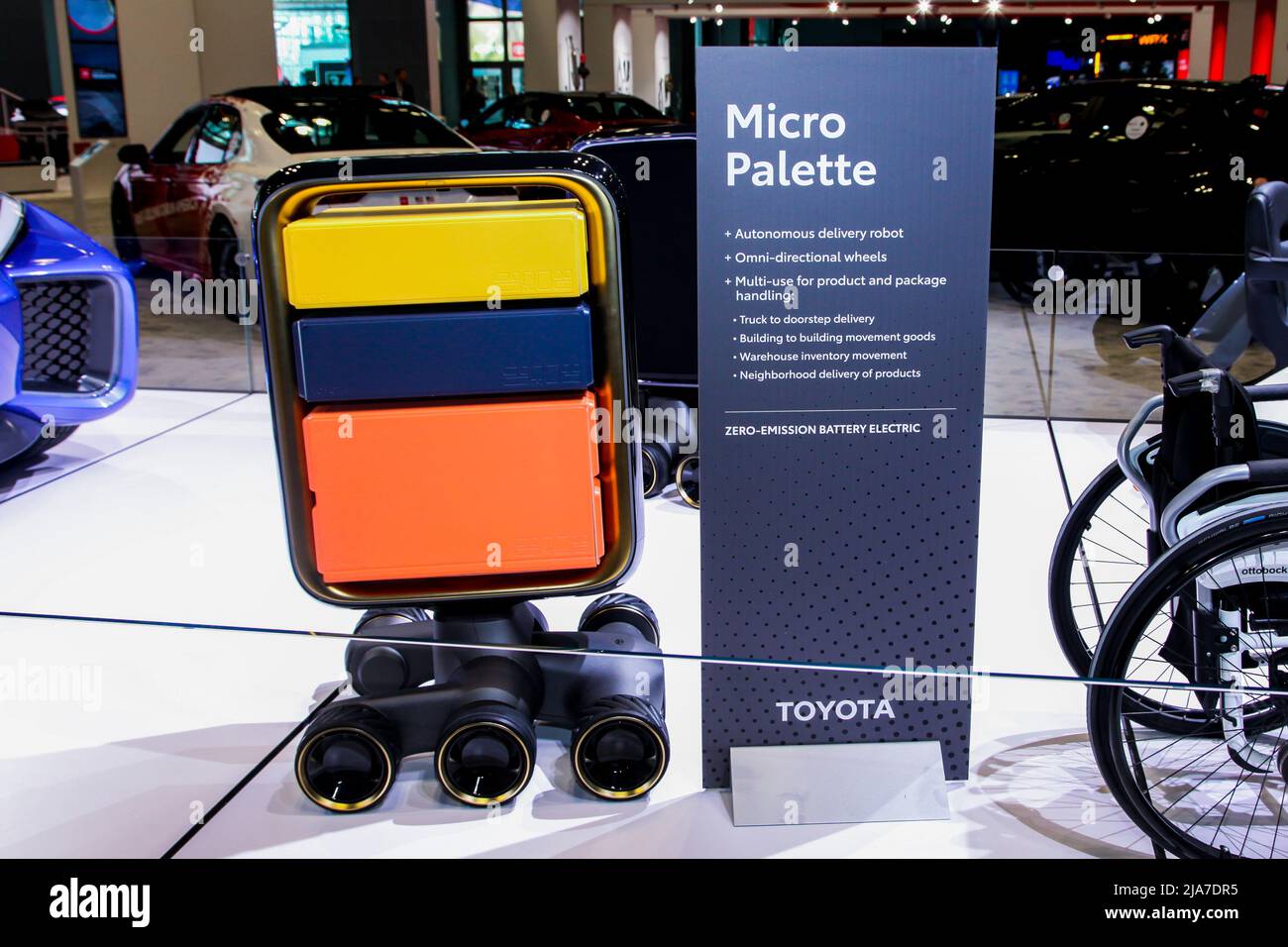 NEW YORK, NY, USA - APRIL 13, 2022: Autonomous delivery robot from ...