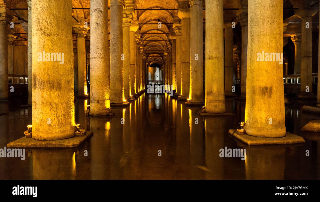 Basilica Cistern (Yerebatan Sarayi - Yerabatan Sarnici) Underground ...