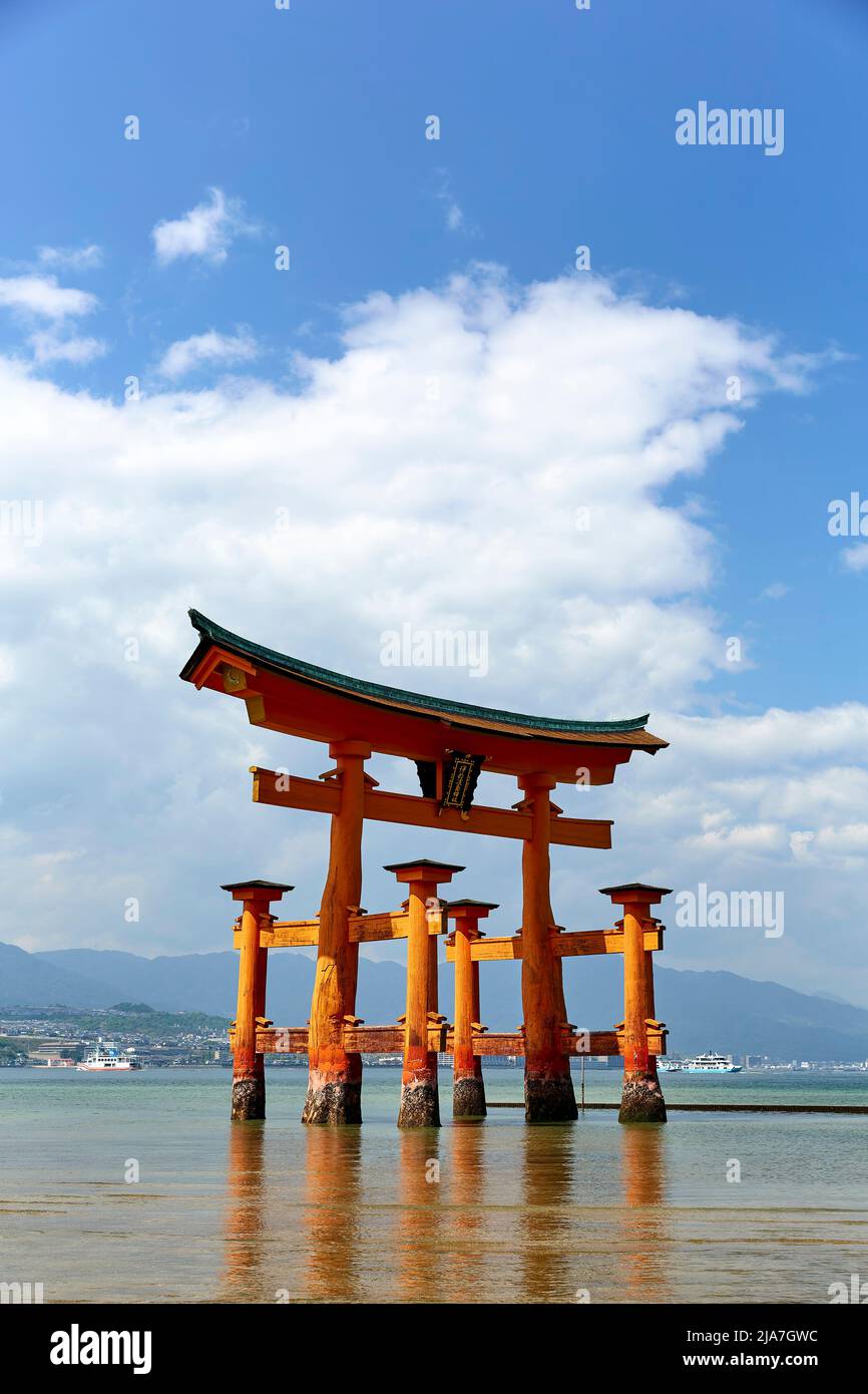 Japan. Miyajima. Hiroshima. Itsukushima Shrine and floating torii gate ...