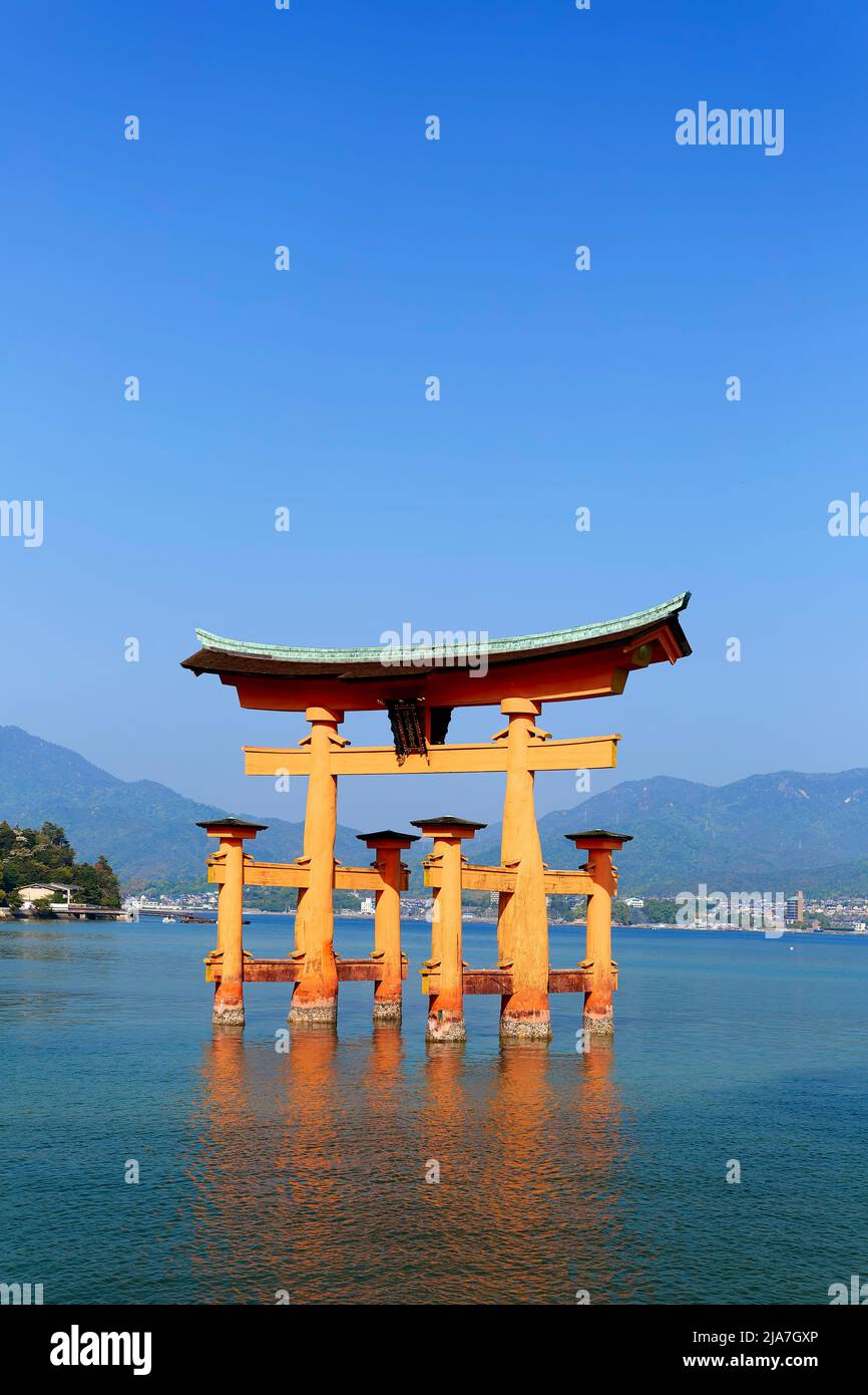 Japan. Miyajima. Hiroshima. Itsukushima Shrine and floating torii gate ...