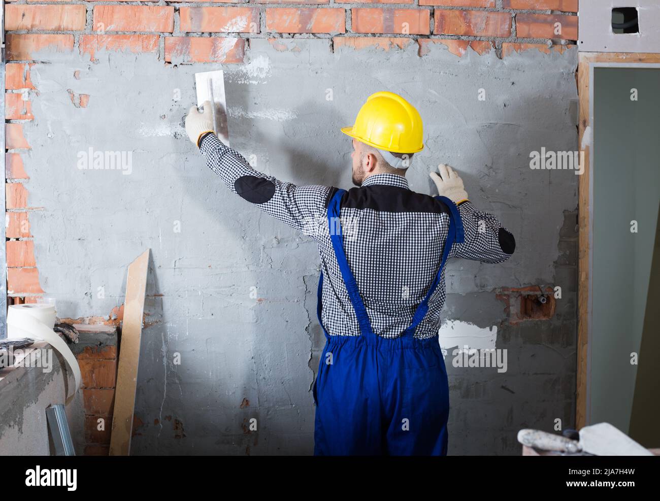 Workman is plastering the wall Stock Photo - Alamy