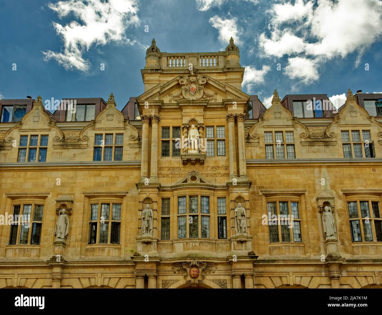 OXFORD CITY ENGLAND THE FACADE OF ORIEL COLLEGE IN THE HIGH STREET WITH ...