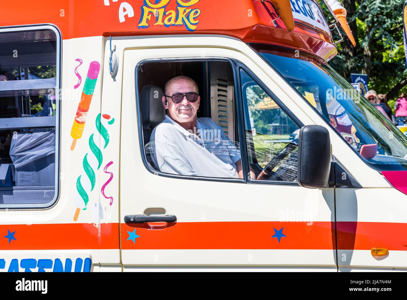 Budleigh Salterton Gala Week. Ice Cream Man Stock Photo - Alamy