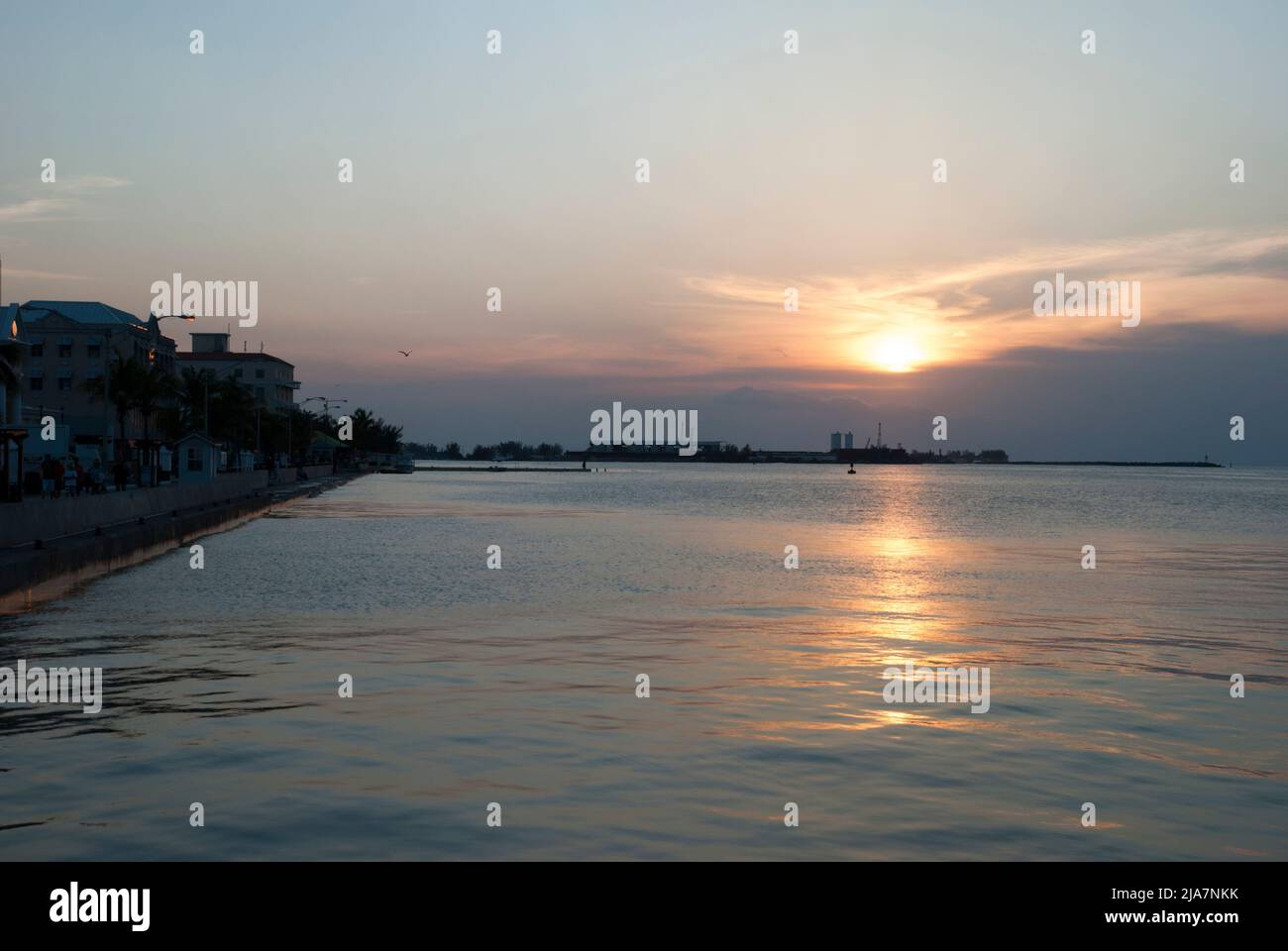Bahamas sunset waterfront hi-res stock photography and images - Alamy