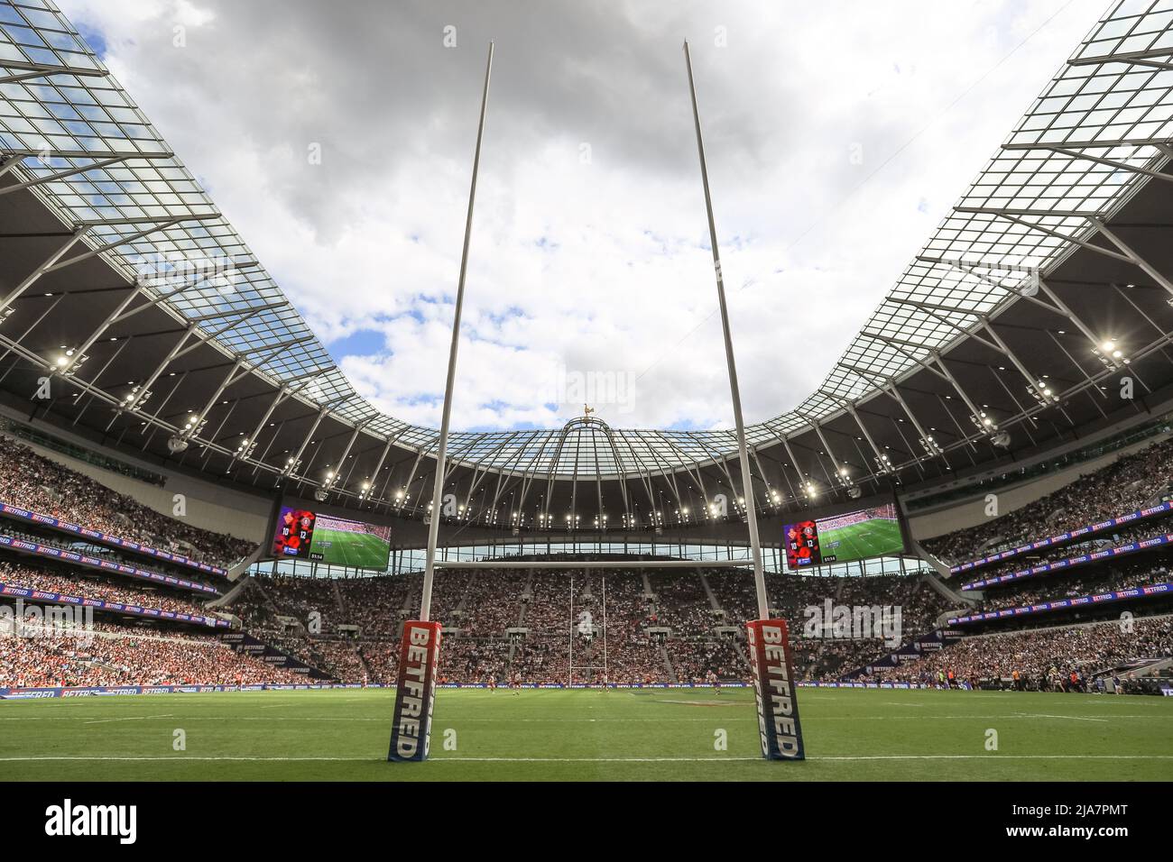 A general view of Tottenham Hotspur Stadium full with spectators Stock ...