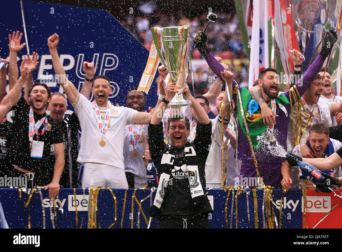 Darrell clarke trophy hi-res stock photography and images - Alamy