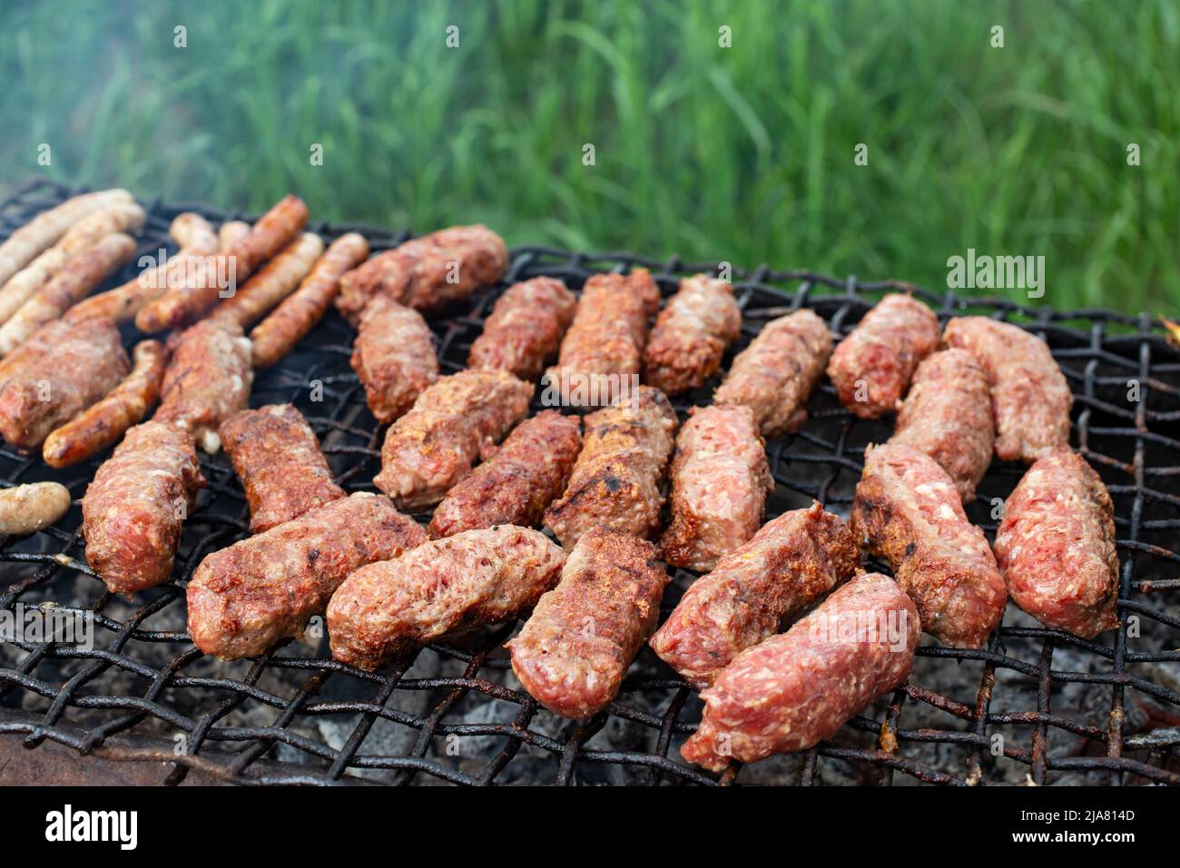 Traditional picnic hi-res stock photography and images - Alamy