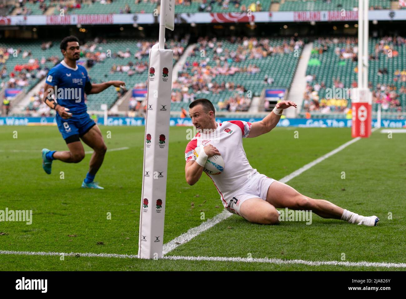 LONDON, UK. MAY 28TH Alex Davis of England scores a try during the HSBC ...