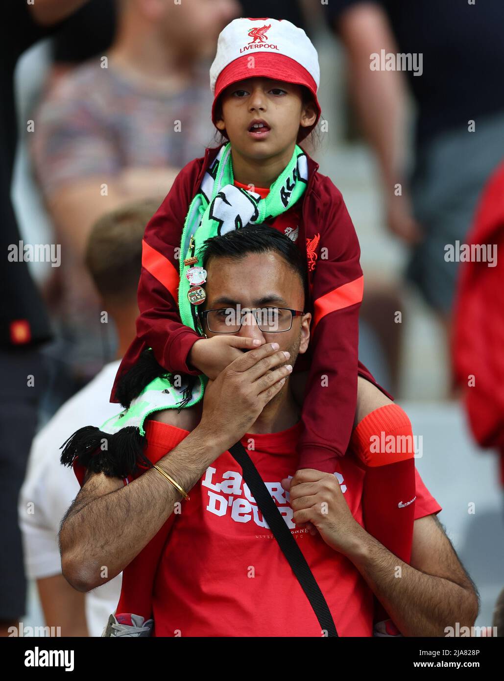 Liverpool fans champions league paris hi-res stock photography and ...