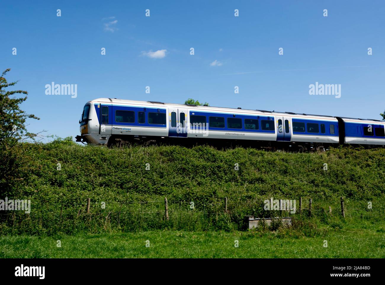 A Chiltern Railways class 165 diesel train, Warwickshire, UK Stock ...