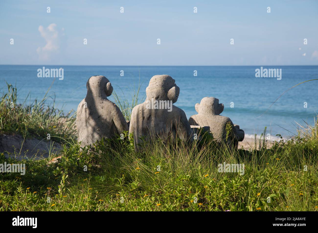 Monkey statues hi-res stock photography and images - Alamy