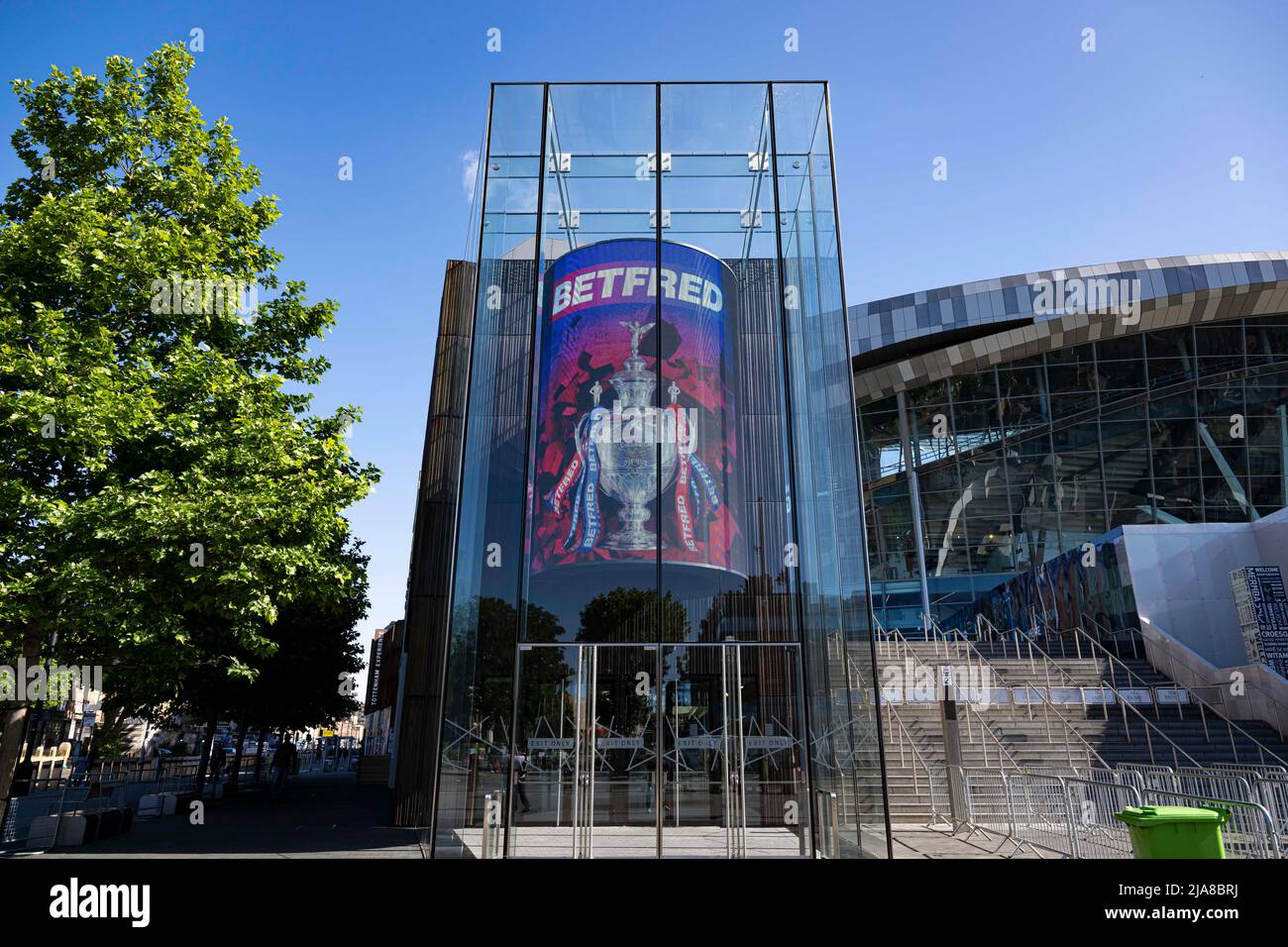 LONDON, UNITED KINGDOM. 28th, May 2022. The main entrance of the ...