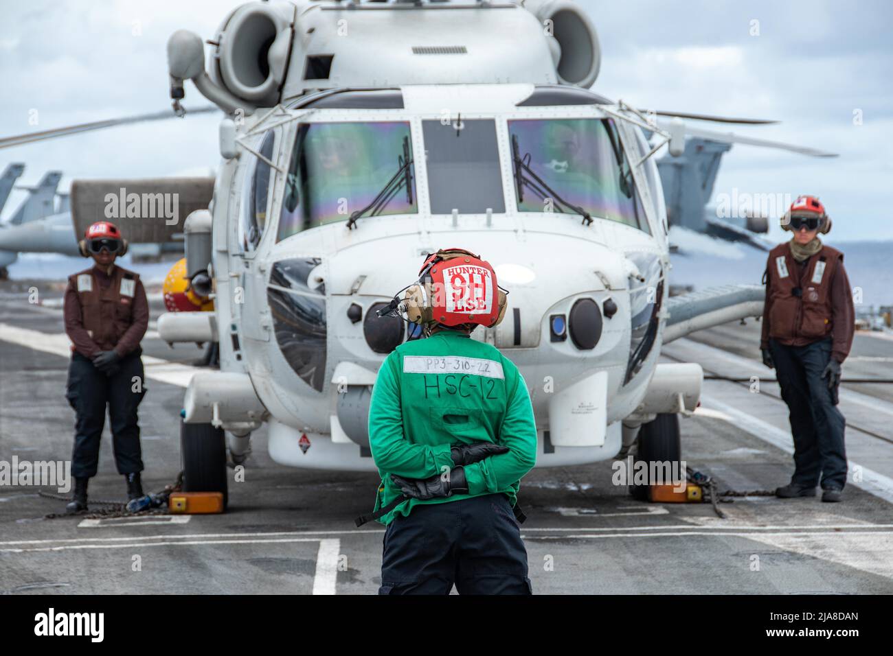 220526-N-BR419-1099 PHILIPPINE SEA (May 26, 2022) Sailors standby to ...
