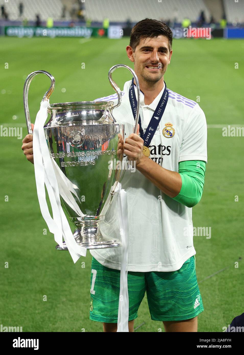 Thibaut courtois trophy hi-res stock photography and images - Alamy