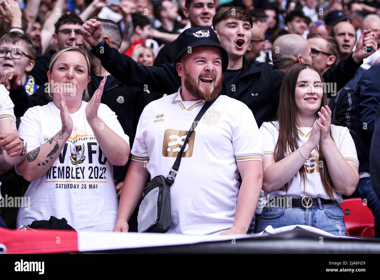 Wembley stadium final 2022 fan hi-res stock photography and images - Alamy