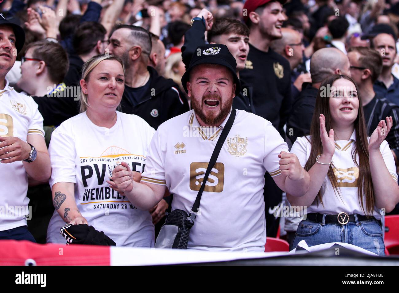 Wembley stadium final 2022 fan hi-res stock photography and images - Alamy